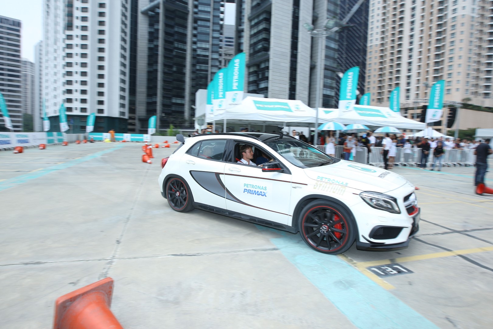 Taxi Ride Treat with Drivers Nico Rosberg and Jazeman Jaafar in ...